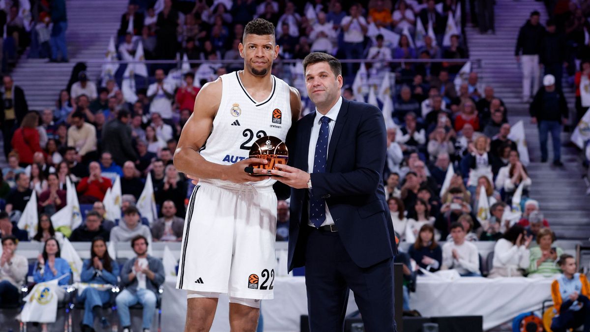 Tavares recibe el MVP de marzo y abril de la Euroliga