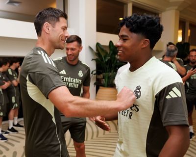 Endrick joins up with the team in Palm Beach